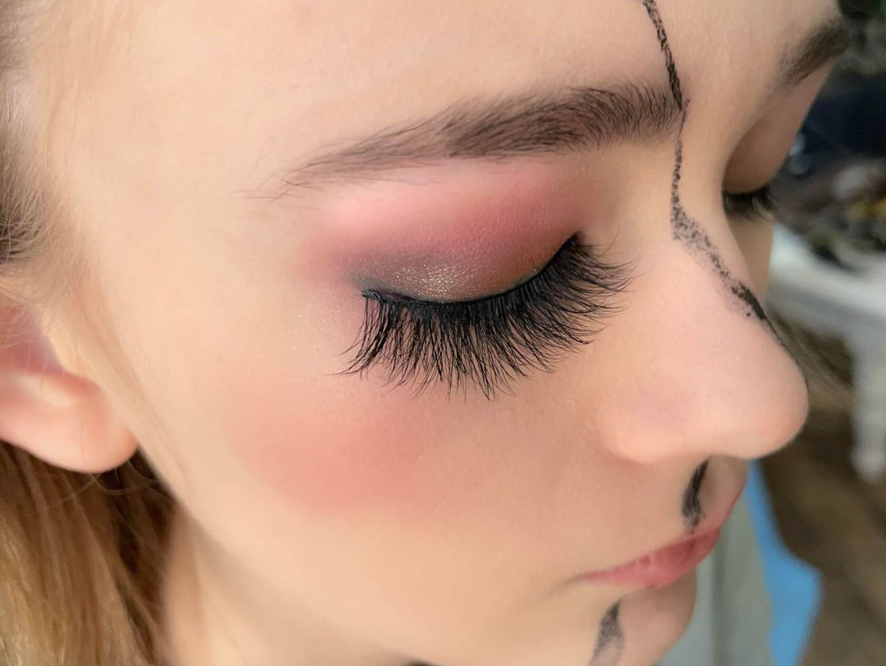 DIY Creeping Beauty Makeup Tutorial | Fun365